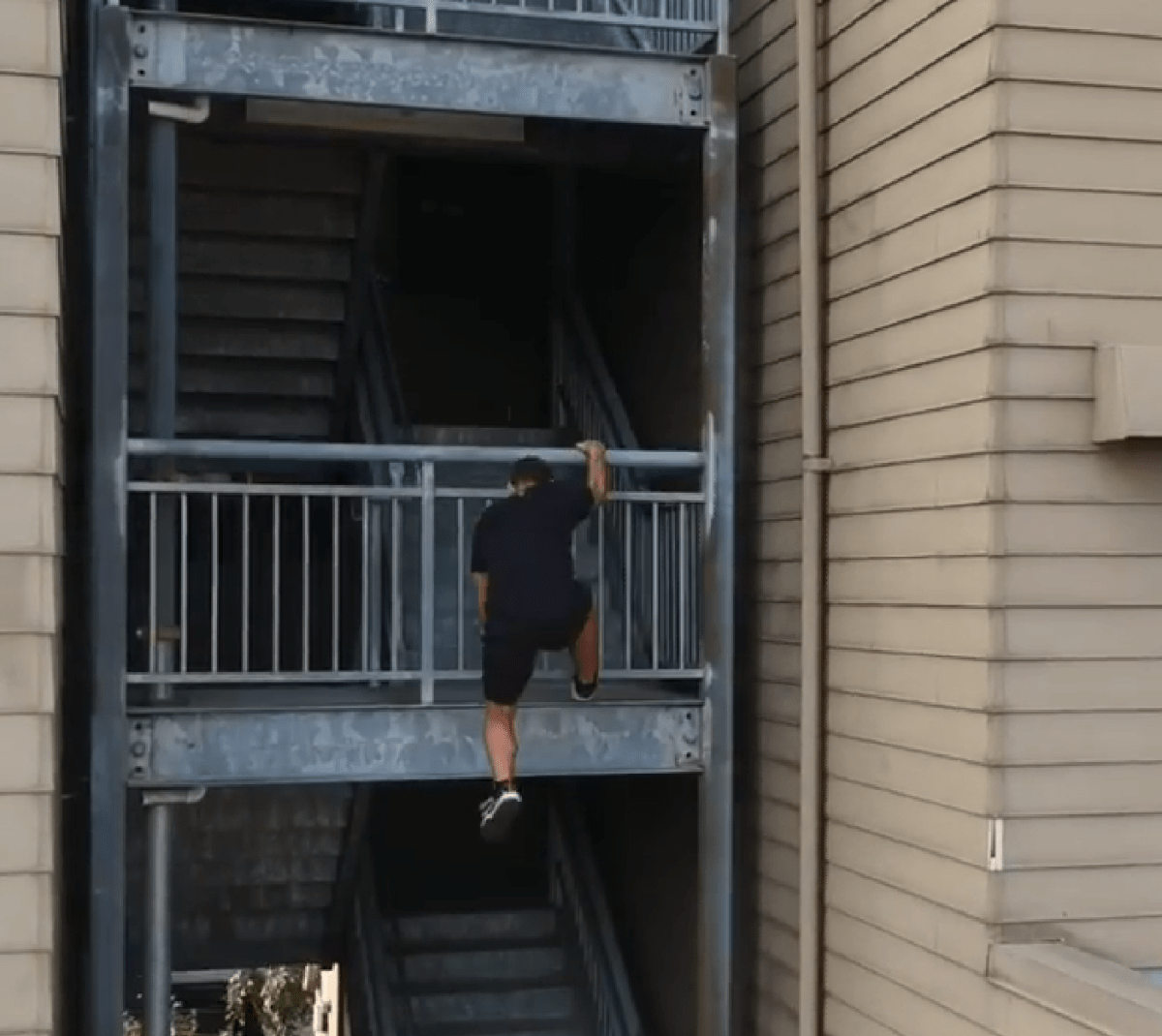 How Bryan Riggins Stays Calm Drilling Descents – Parkour Entrepreneur